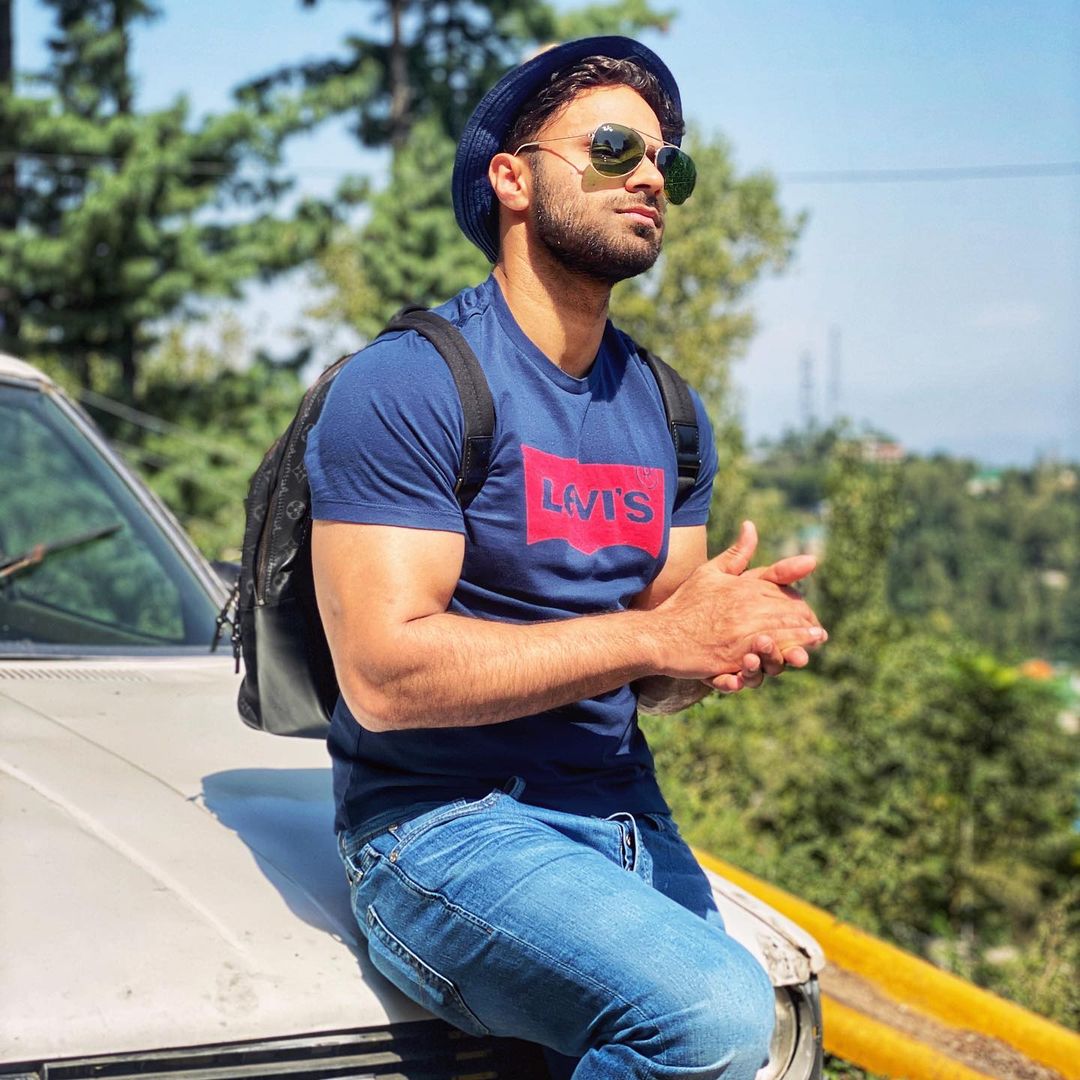 Rahim Pardesi Introduced His Both Wives | Reviewit.pk