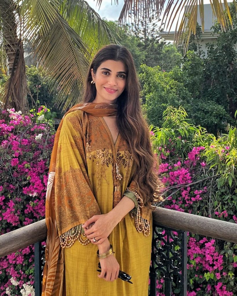 Rubina Ashraf with her Daughter Minna Tariq - Latest Pictures | Reviewit.pk