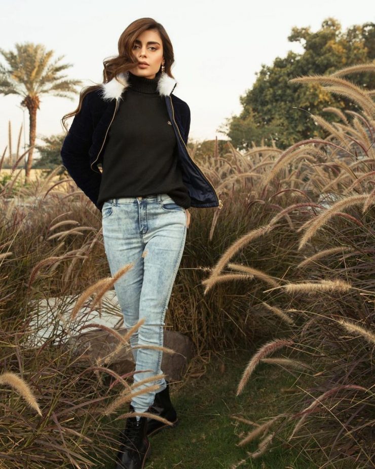 Sadaf Kanwal Exquisite Photo Shoot For The Riches Club | Reviewit.pk