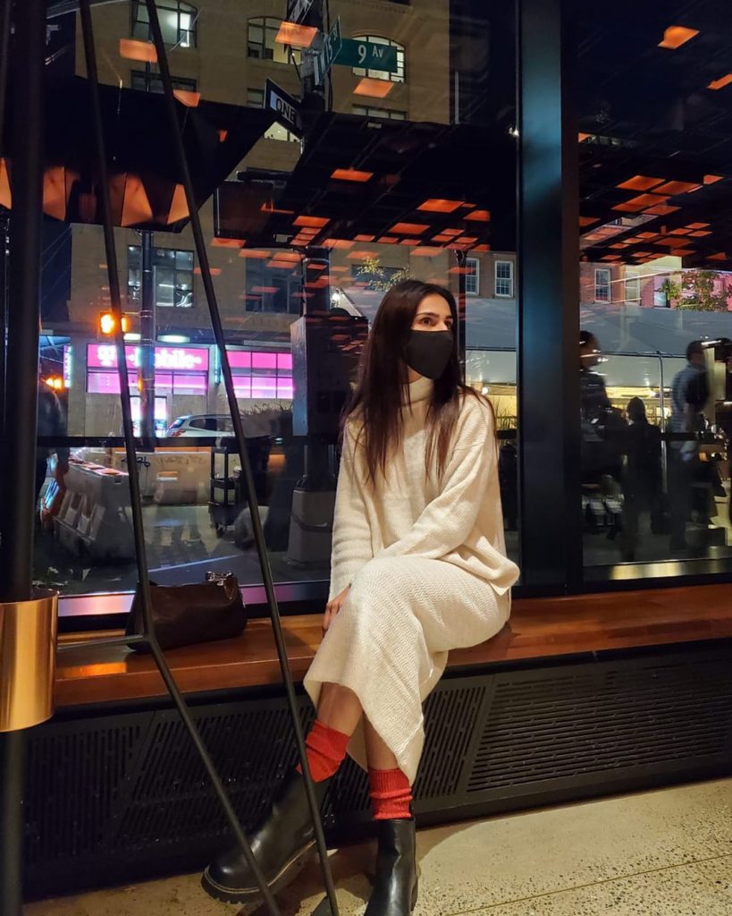 Sadia Ghaffar is Looking Stunning in her Latest Clicks | Reviewit.pk