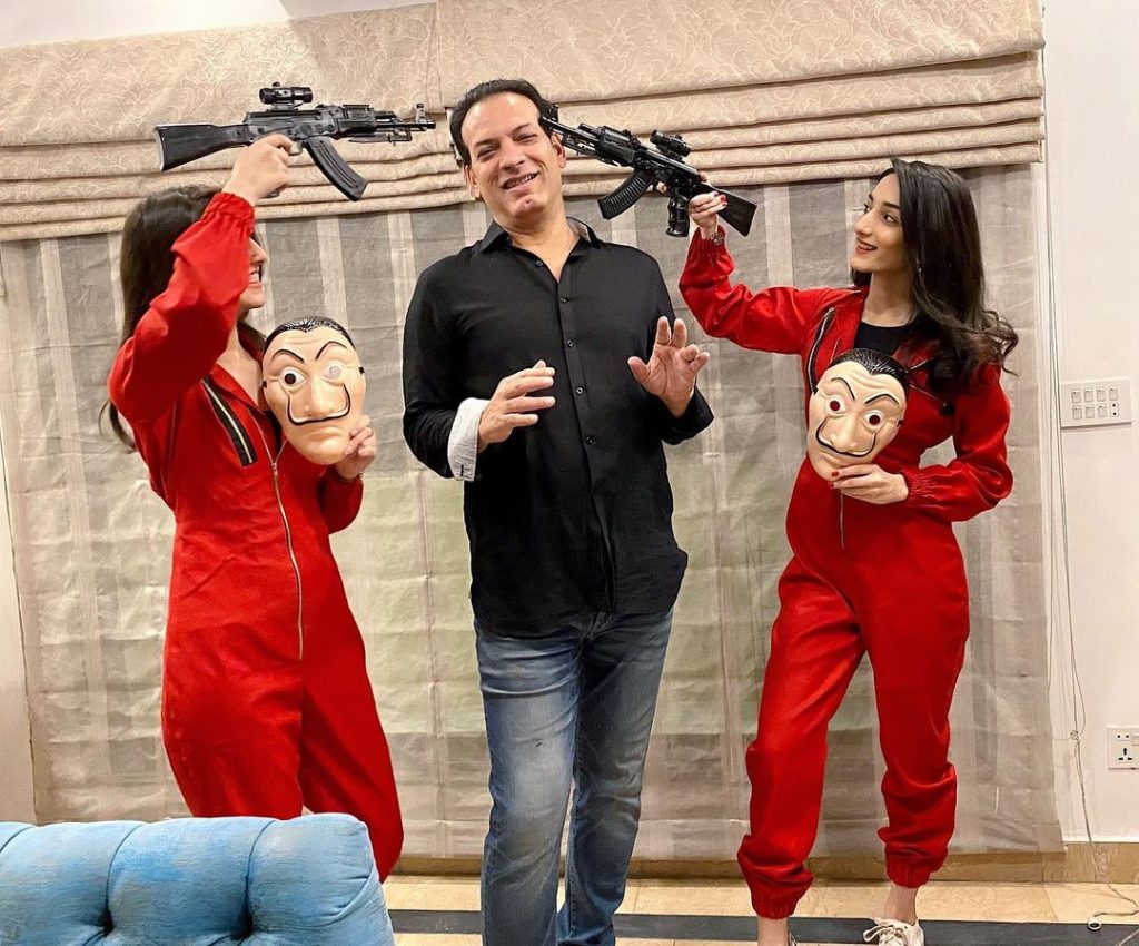 Saleem Sheikh Family - Latest Pictures | Reviewit.pk