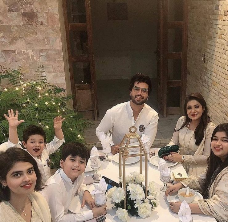 Fahad Mustafa with his Family - Latest Pictures | Reviewit.pk