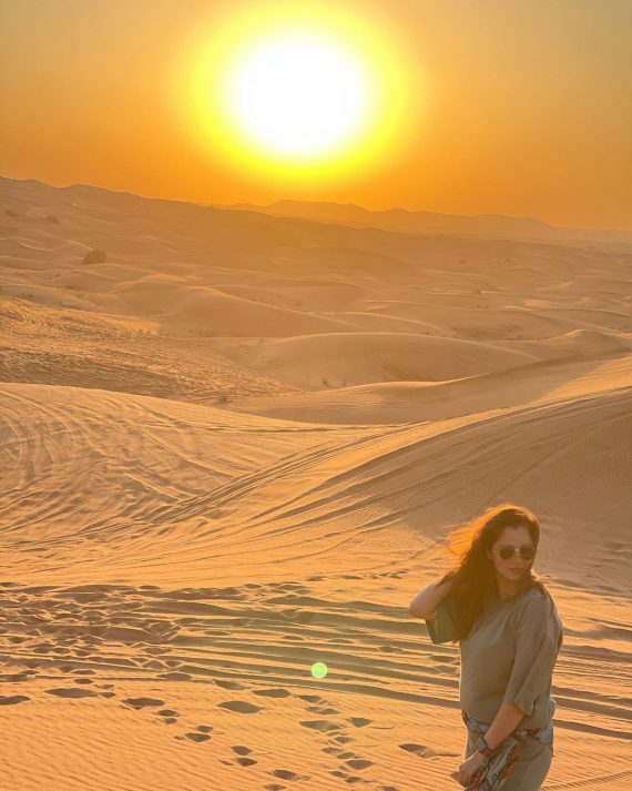 Shoaib Malik and Azhar Mehmood Spotted in Desert with Family | Reviewit.pk