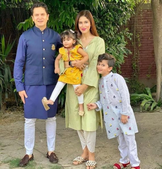 Beautiful Family Pictures Of Aden Rehan | Reviewit.pk