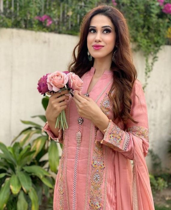 Beautiful Family Pictures Of Aden Rehan | Reviewit.pk