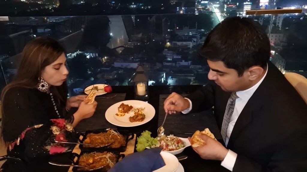 Youtuber Amna Riaz with her Husband on Dinner Date | Reviewit.pk