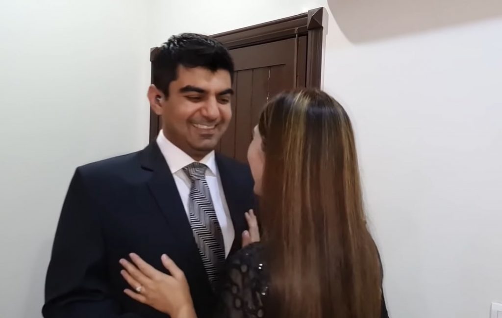 Youtuber Amna Riaz with her Husband on Dinner Date | Reviewit.pk