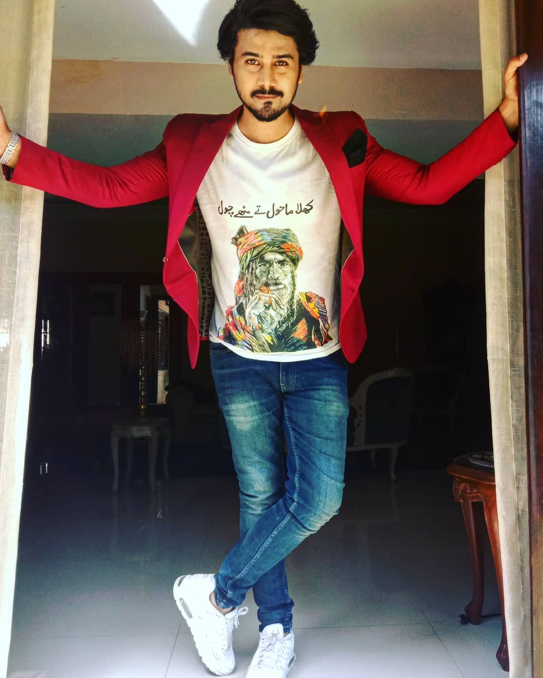 Ali Abbas Praises Ramsha Khan | Reviewit.pk