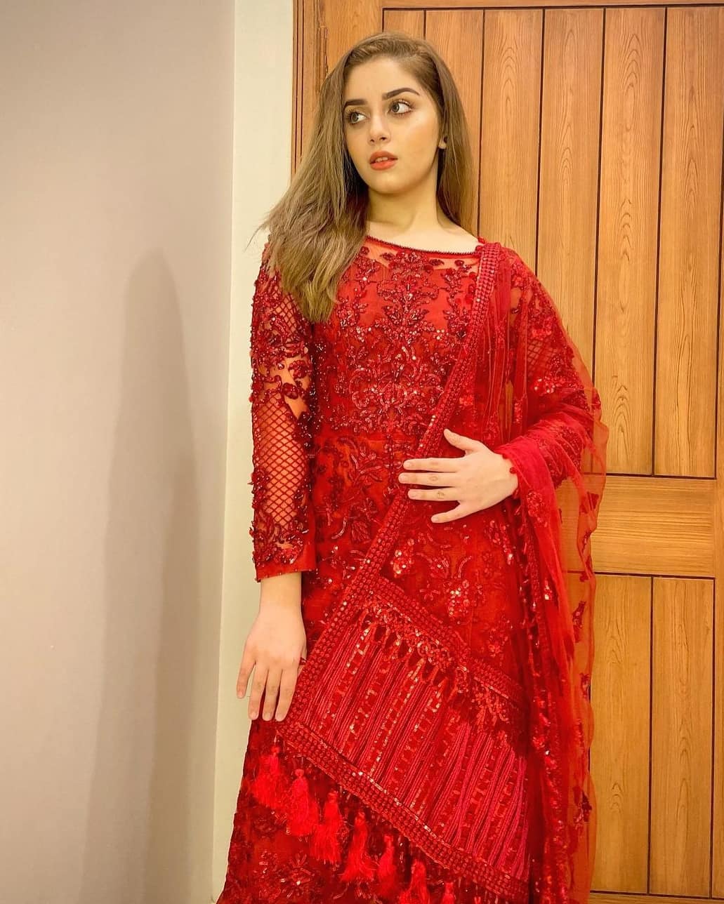 Alizeh Shah Looked Ravishing In Red Outfit | Reviewit.pk