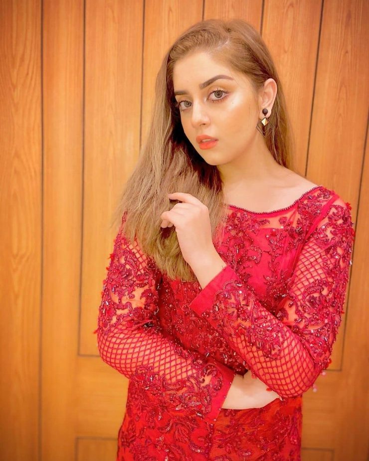 Alizeh Shah Looked Ravishing In Red Outfit | Reviewit.pk
