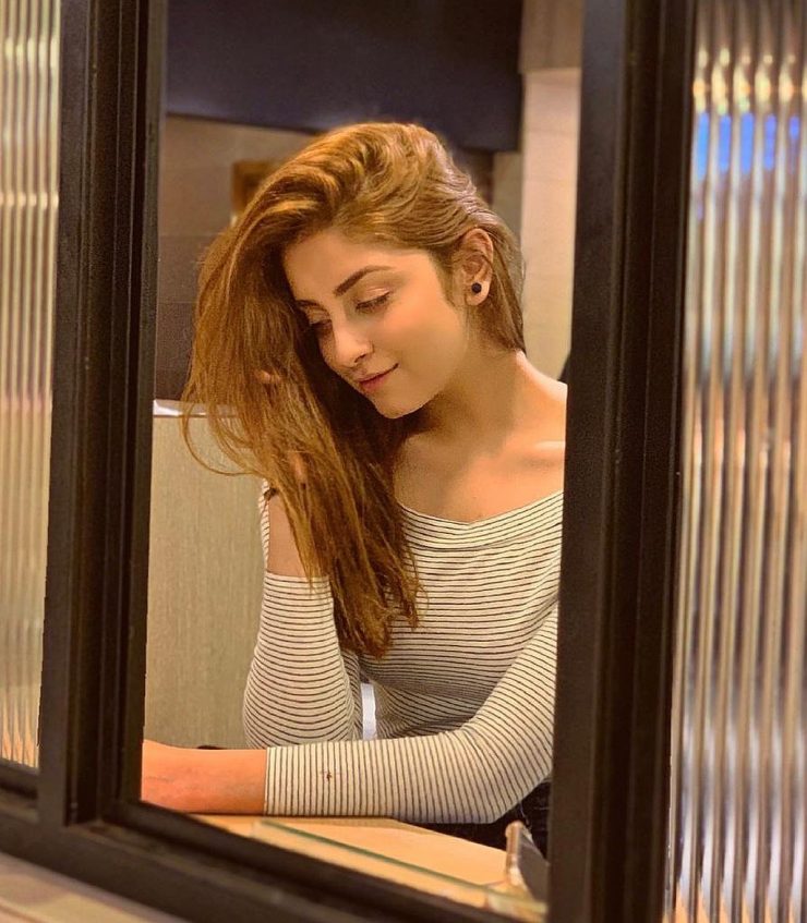 Best Candid Photos of Alizeh in 2020 | Reviewit.pk