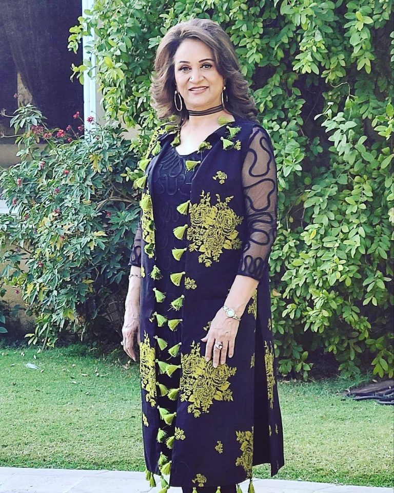 Bushra Ansari Shares Her Special Recipe With Viewers | Reviewit.pk