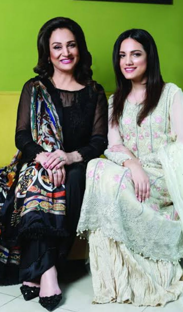 Bushra Ansari Talked About Her Ex-Husband | Reviewit.pk