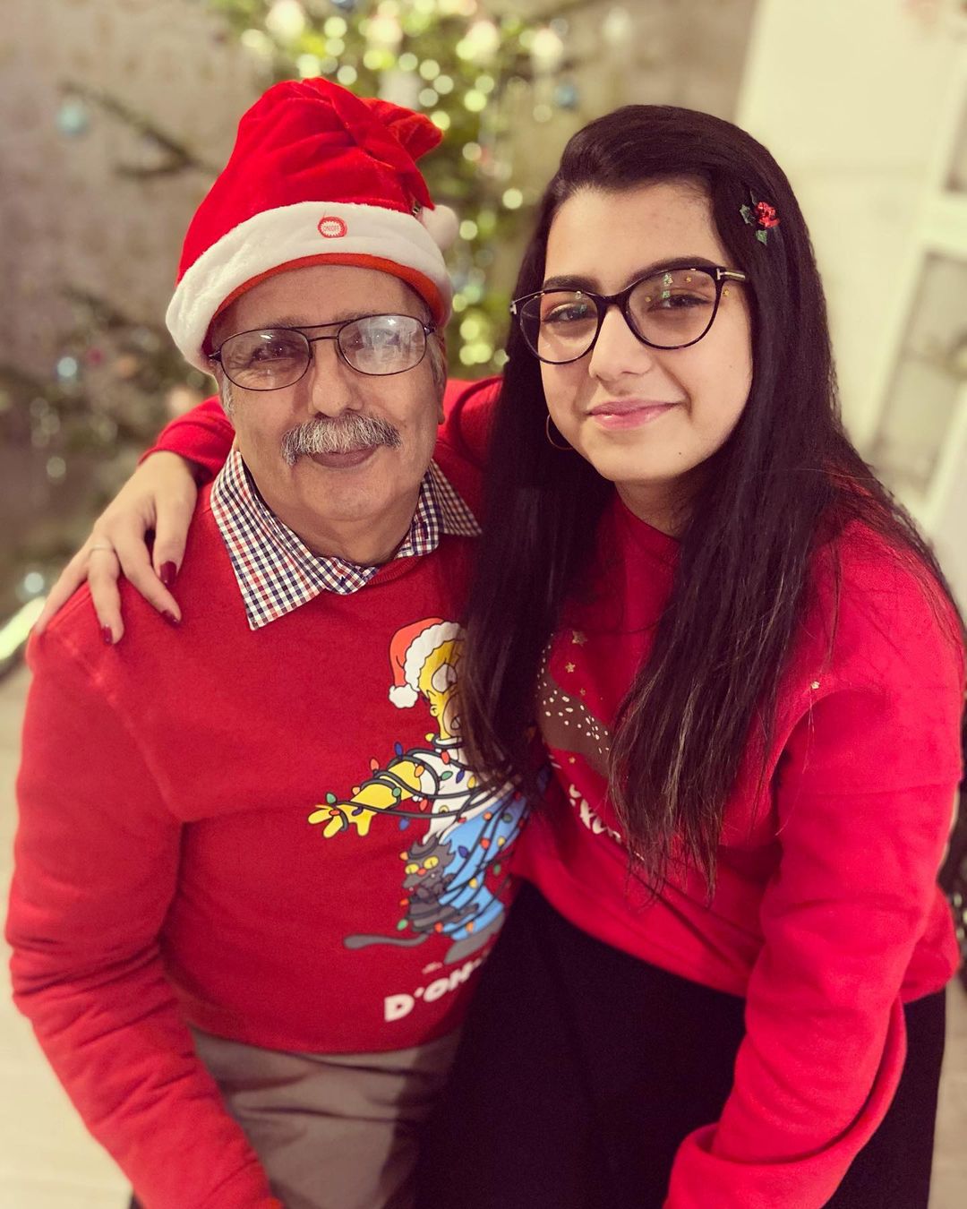 Fia Khan's Christmas Pictures With Family | Reviewit.pk