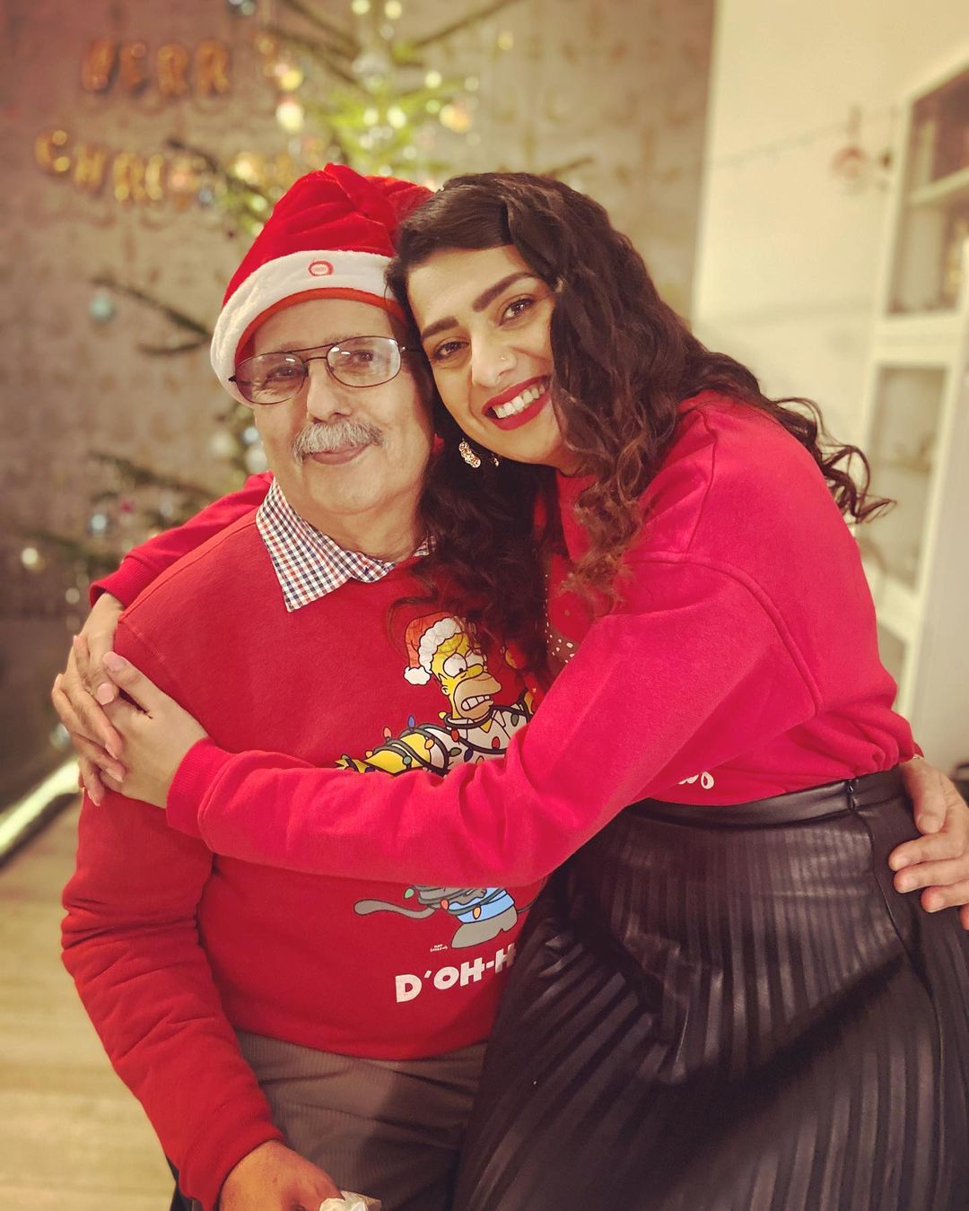 Fia Khan's Christmas Pictures With Family | Reviewit.pk