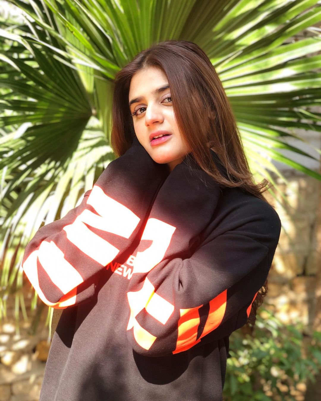 Hira Mani First Song - People Loved It | Reviewit.pk