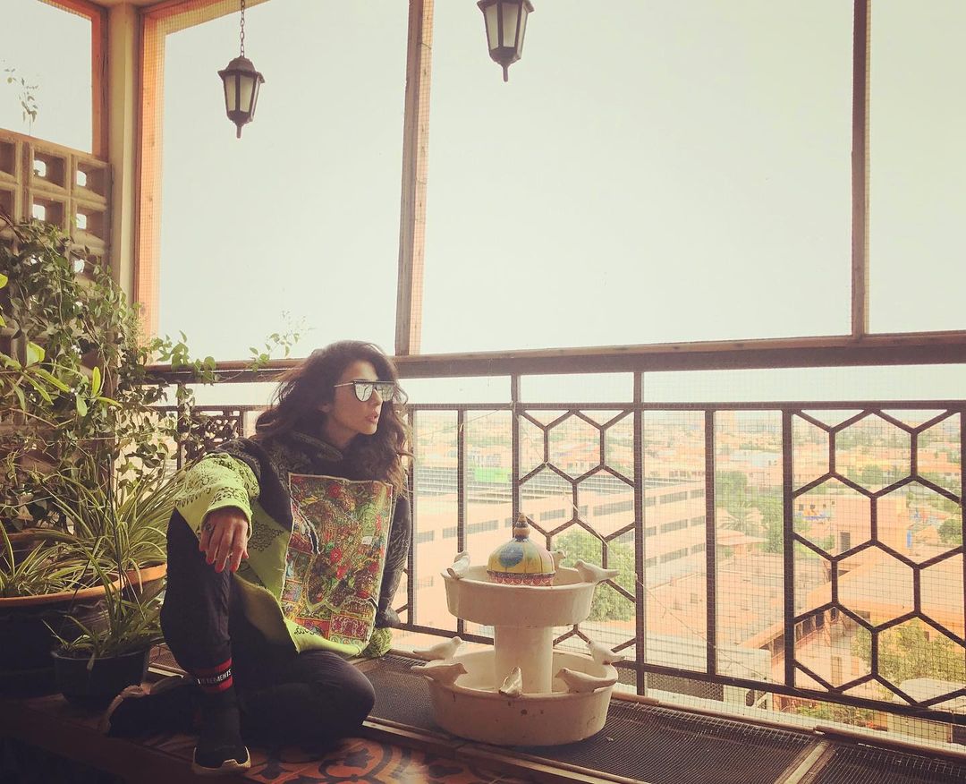 Beautiful Pictures of Meesha Shafi in Color Collage Dresses | Reviewit.pk