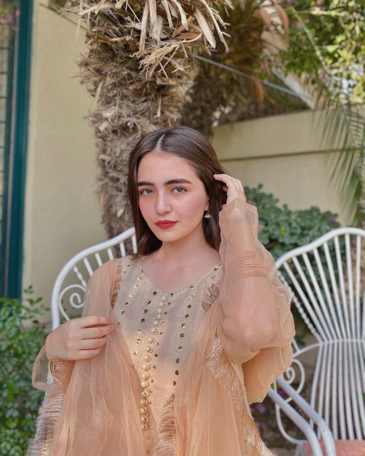 Unseen Pictures Of Model Meruub Ali | Reviewit.pk