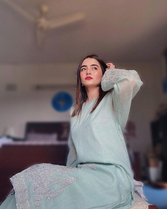 Unseen Pictures Of Model Meruub Ali | Reviewit.pk