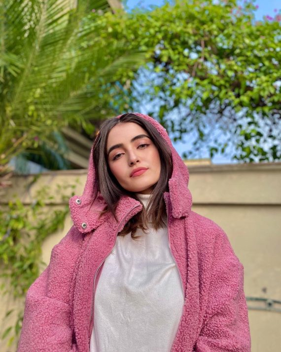 Unseen Pictures Of Model Meruub Ali | Reviewit.pk