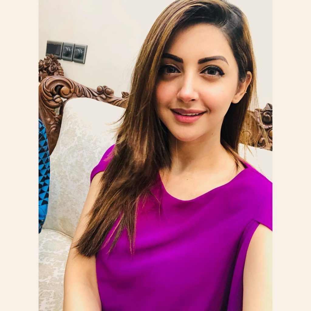 Moomal Khalid with her Family - Latest Pictures | Reviewit.pk