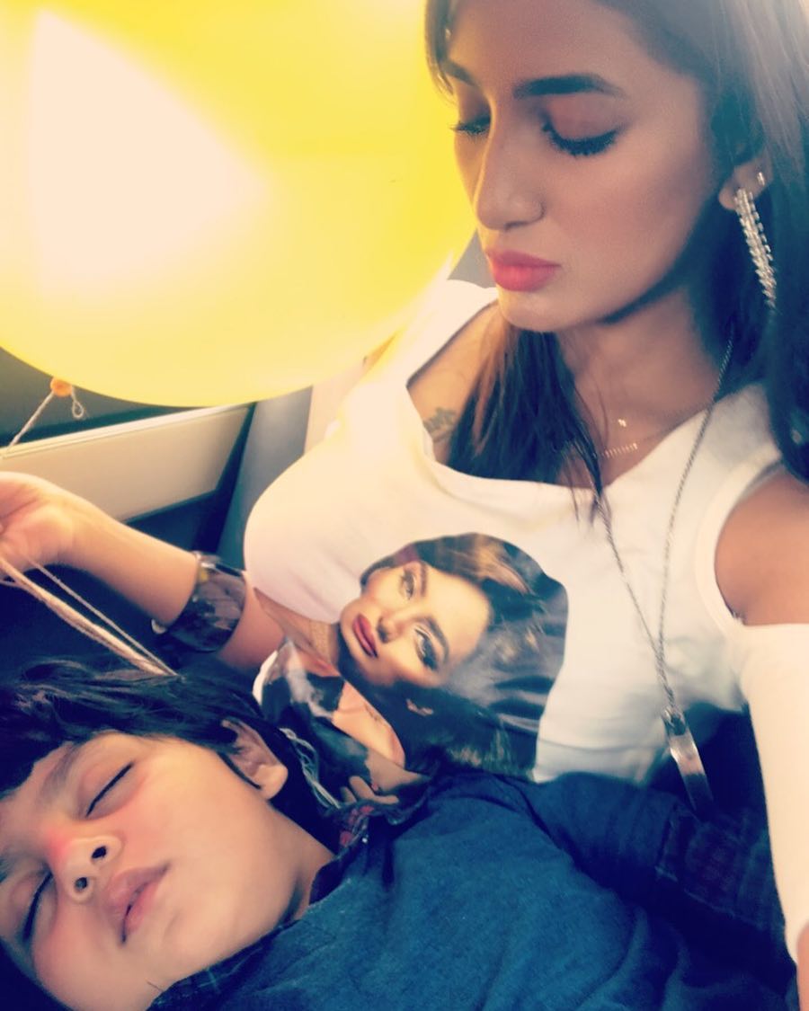 Rare Photos of Mathira With Her Son | Reviewit.pk