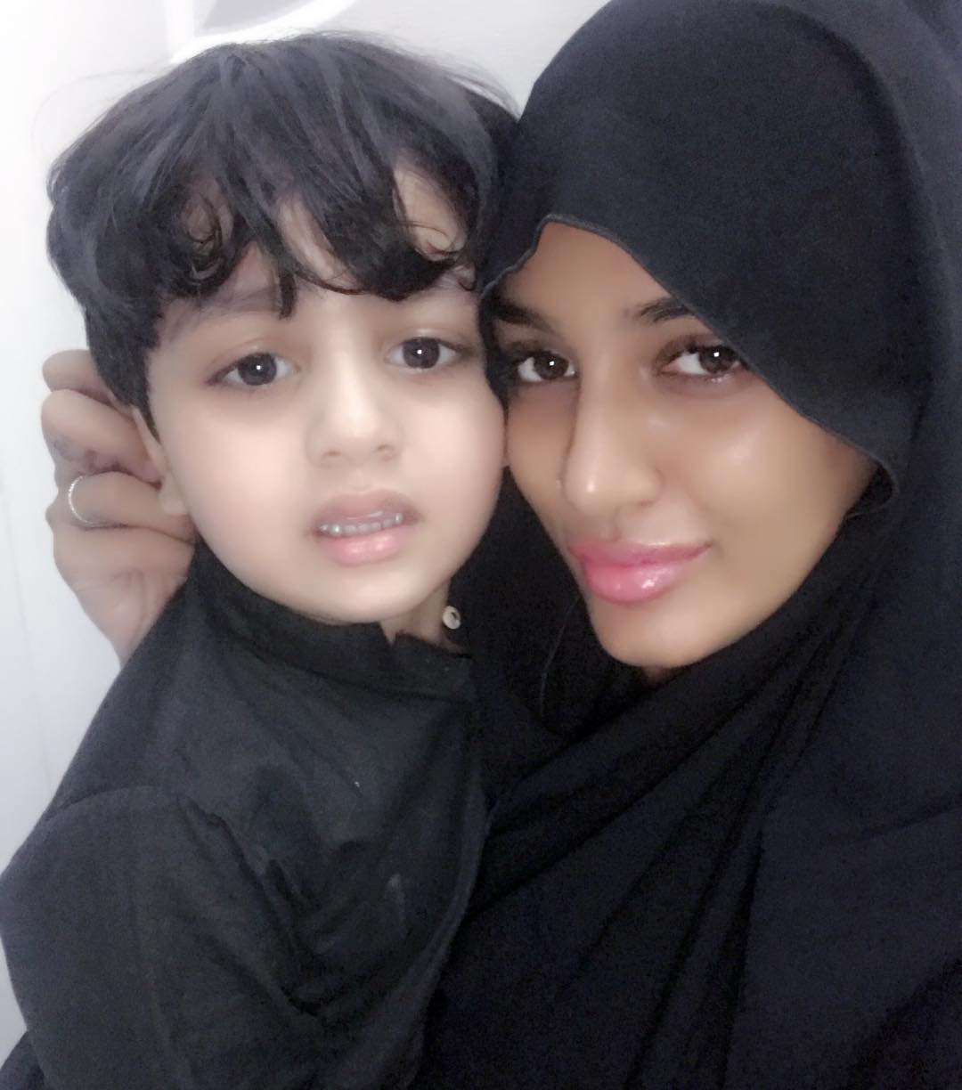 Rare Photos of Mathira With Her Son | Reviewit.pk