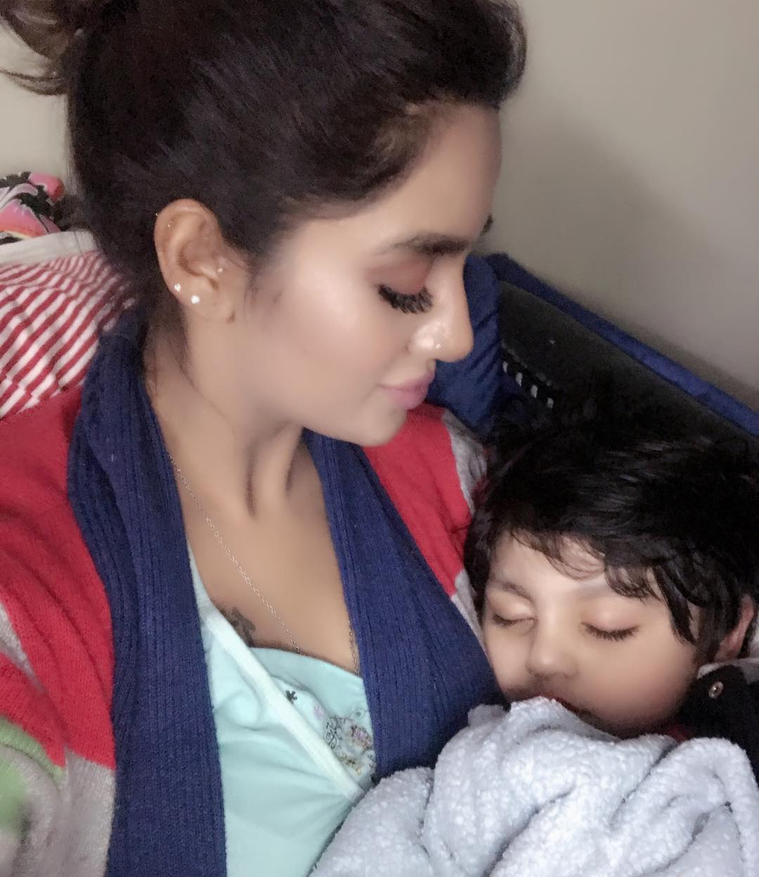 Rare Photos of Mathira With Her Son | Reviewit.pk