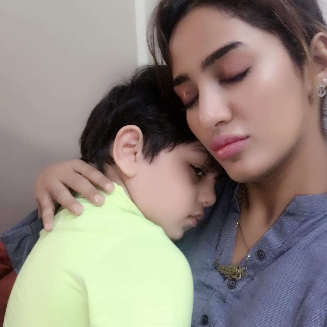 Rare Photos of Mathira With Her Son | Reviewit.pk