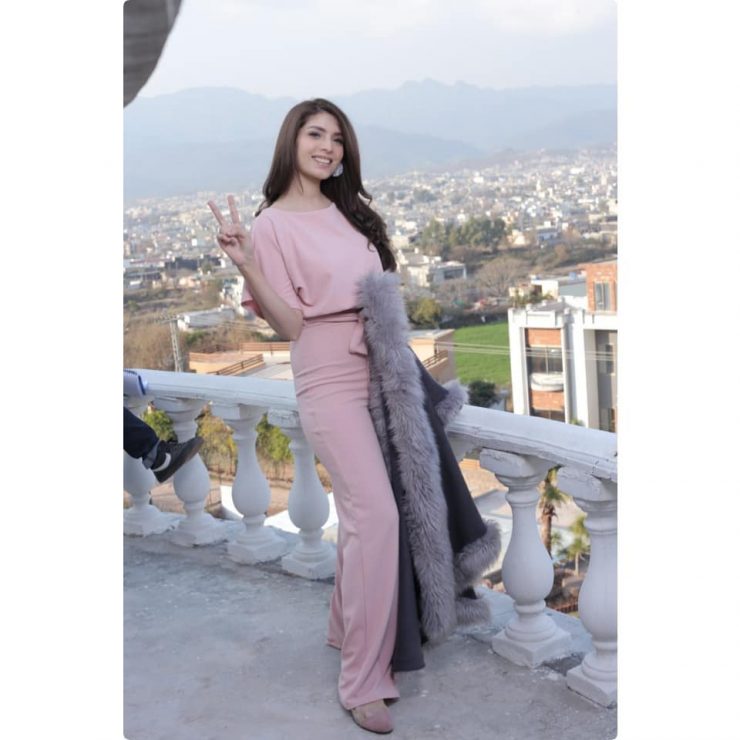 Saeeda Imtiaz Looking Stunning At Her Friend's Dholak | Reviewit.pk