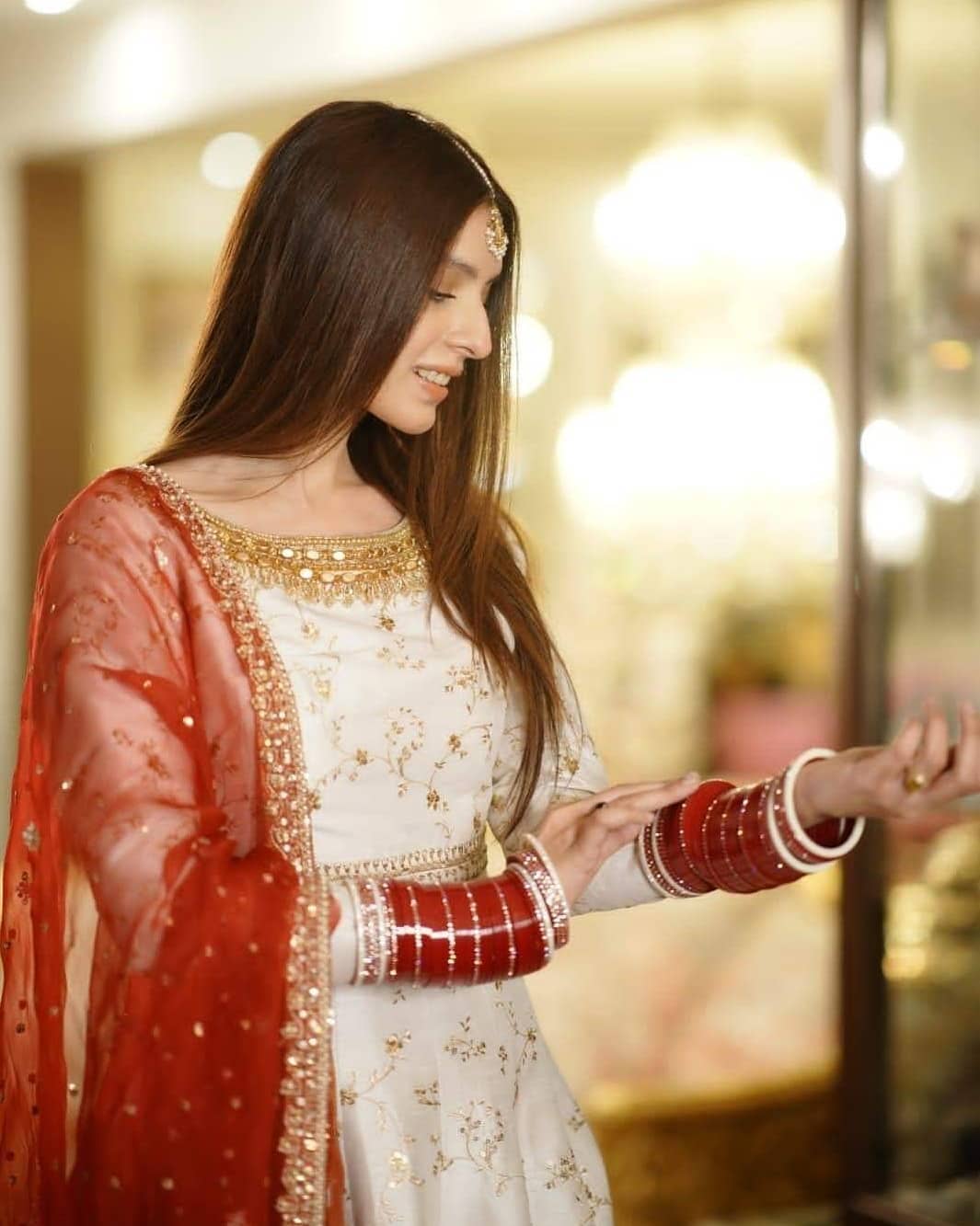 Saeeda Imtiaz Looking Stunning At Her Friend's Dholak | Reviewit.pk