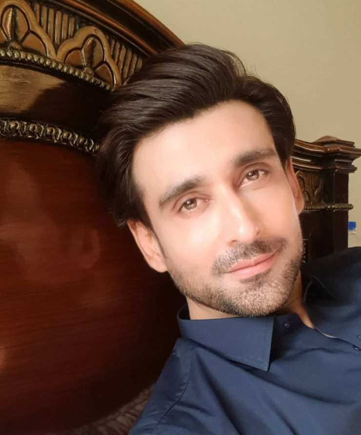 Intense Poses of Sami Khan That Will Melt Your Heart | Reviewit.pk