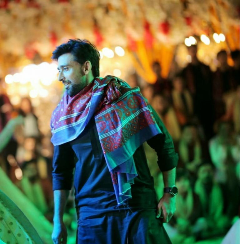 Intense Poses of Sami Khan That Will Melt Your Heart | Reviewit.pk