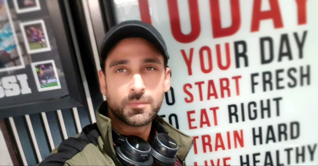 Intense Poses of Sami Khan That Will Melt Your Heart | Reviewit.pk