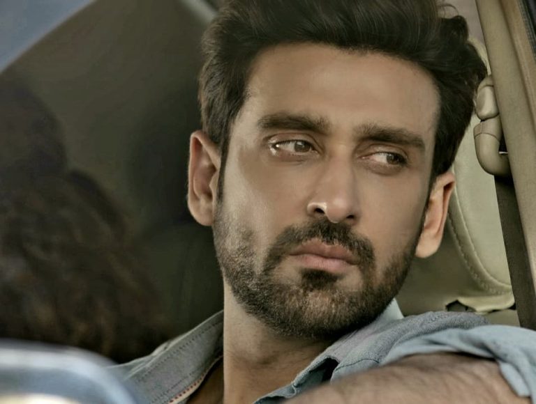 Intense Poses of Sami Khan That Will Melt Your Heart | Reviewit.pk