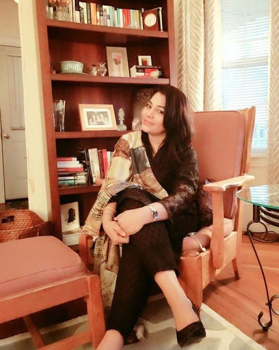 Exquisite Photos of Sanam Marvi | Popular Folk Singer | Reviewit.pk