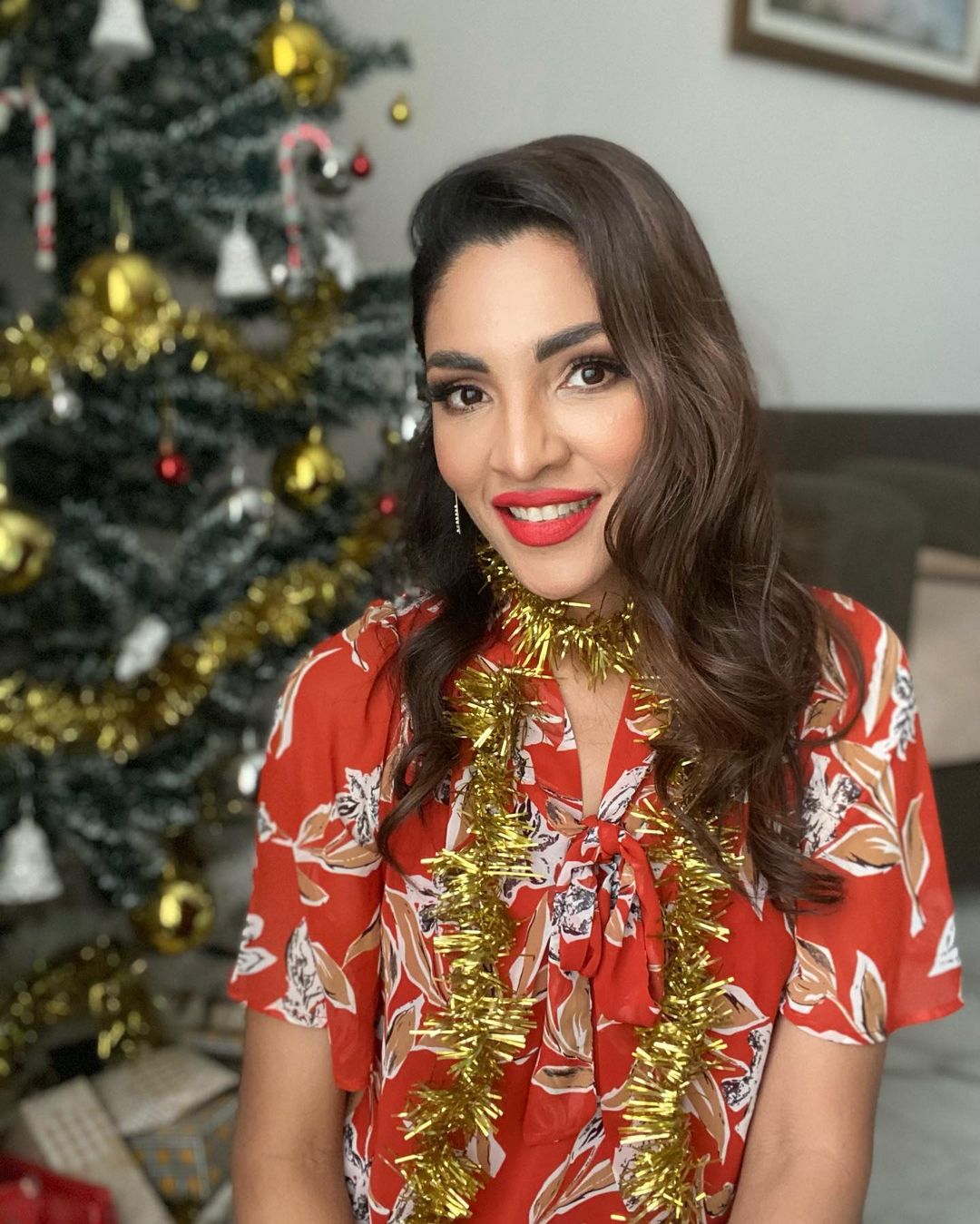 Unseen Gorgeous Pictures Of Zhalay Sarhadi | Reviewit.pk