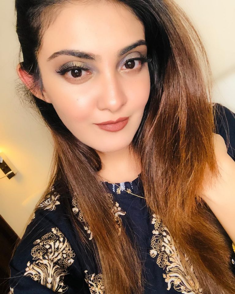 Alizeh Tahir Celebrated Birthday of her Husband Arsalan - Adorable ...