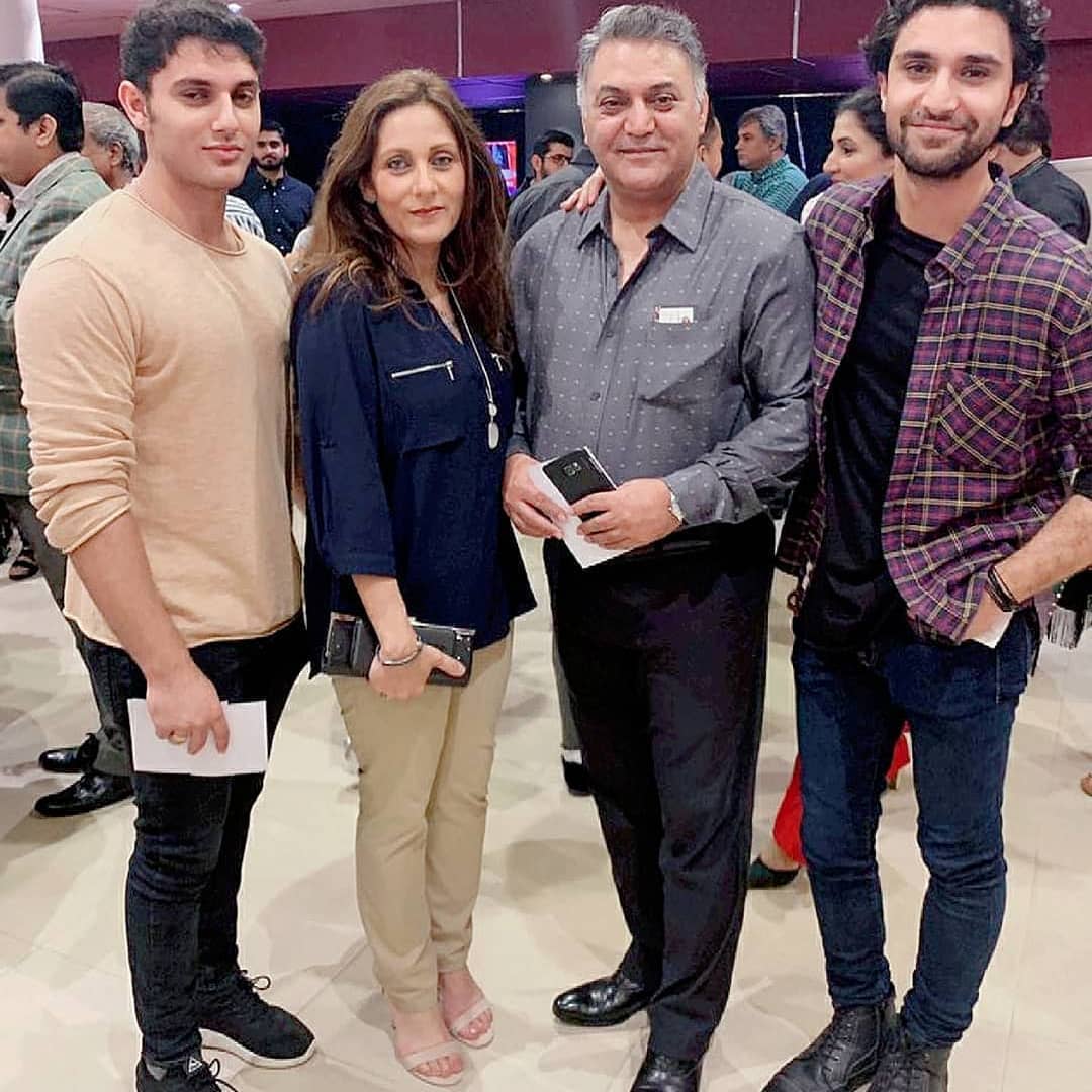 Adorable Photos of Asif Raza Mir and Family | Reviewit.pk