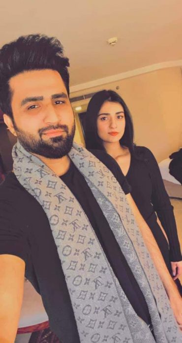 Falak Shabir Shares Selfies With Sarah Khan Reviewit Pk