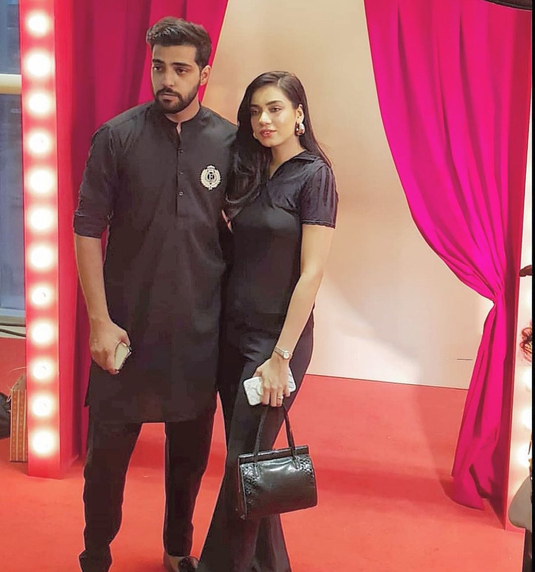 Furqan Qureshi Pictures With Wife | Reviewit.pk