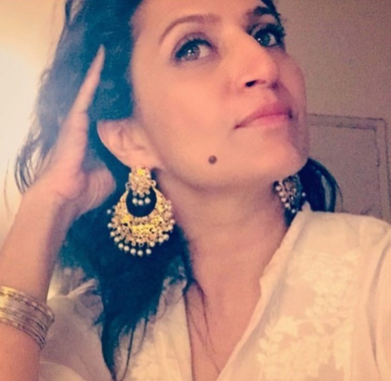 See Which Famous Personality Is Tara Mahmood's Father | Reviewit.pk