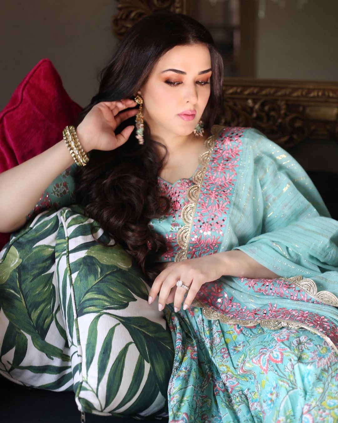 Makeup Artist Natasha Launched Her YouTube Channel | Reviewit.pk