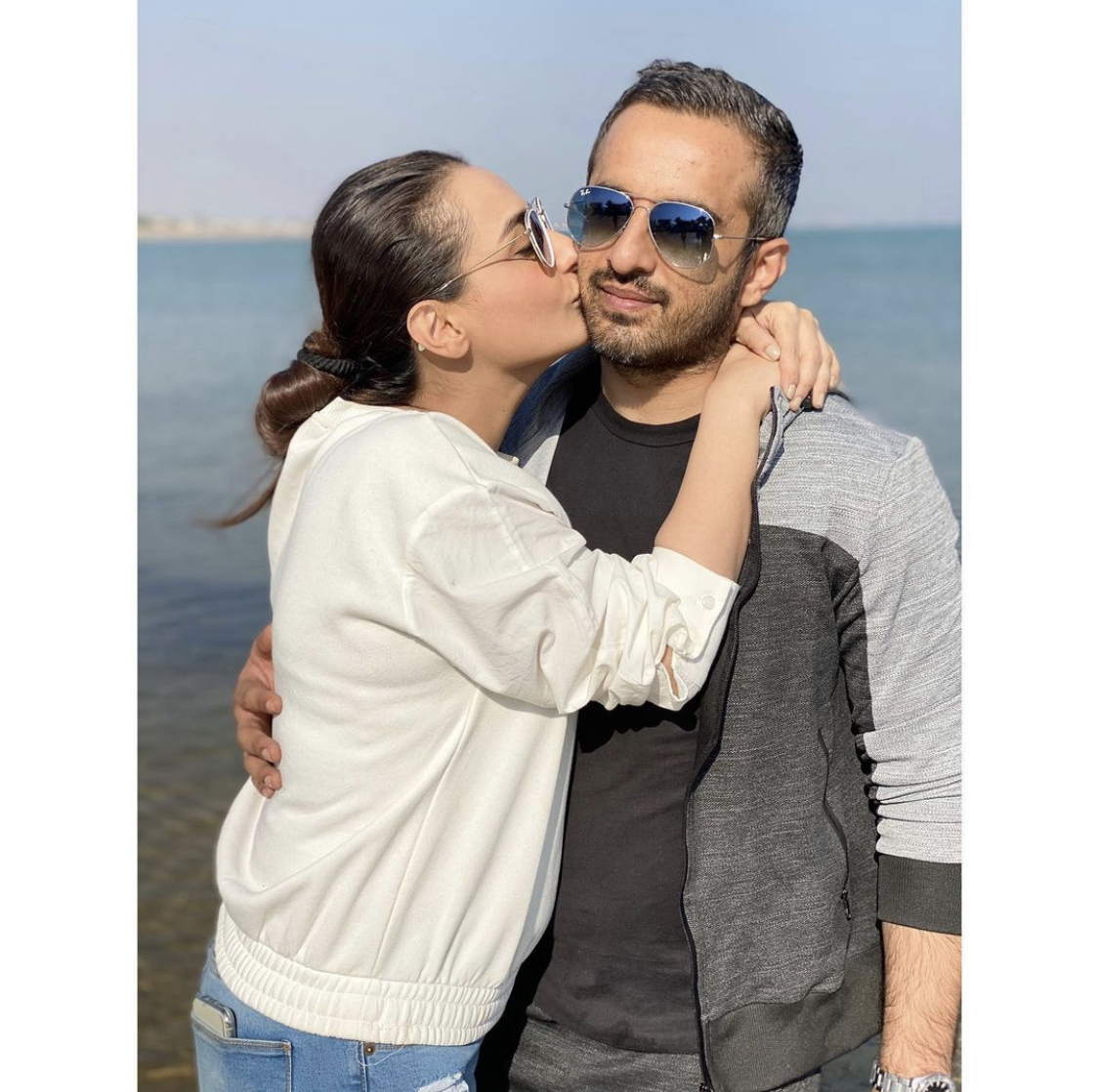 Momal Sheikh Latest Pictures With Her Family | Reviewit.pk