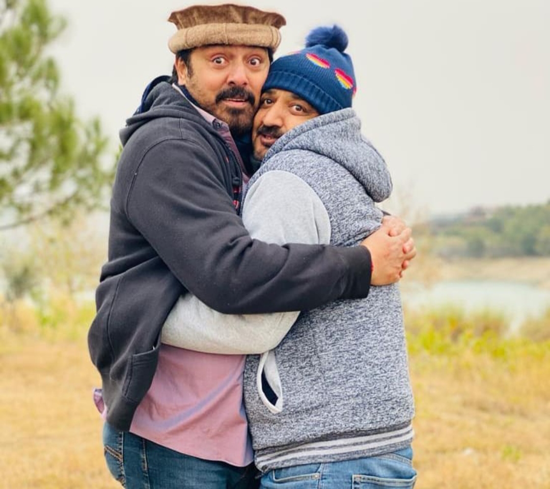 Saba Qamar And Agha Mustafa Hassan BTS Pictures From Manjogi | Reviewit.pk
