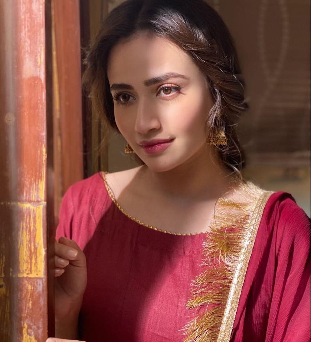 BTS Pictures of Upcoming Drama Neeli Zinda Hey | Reviewit.pk