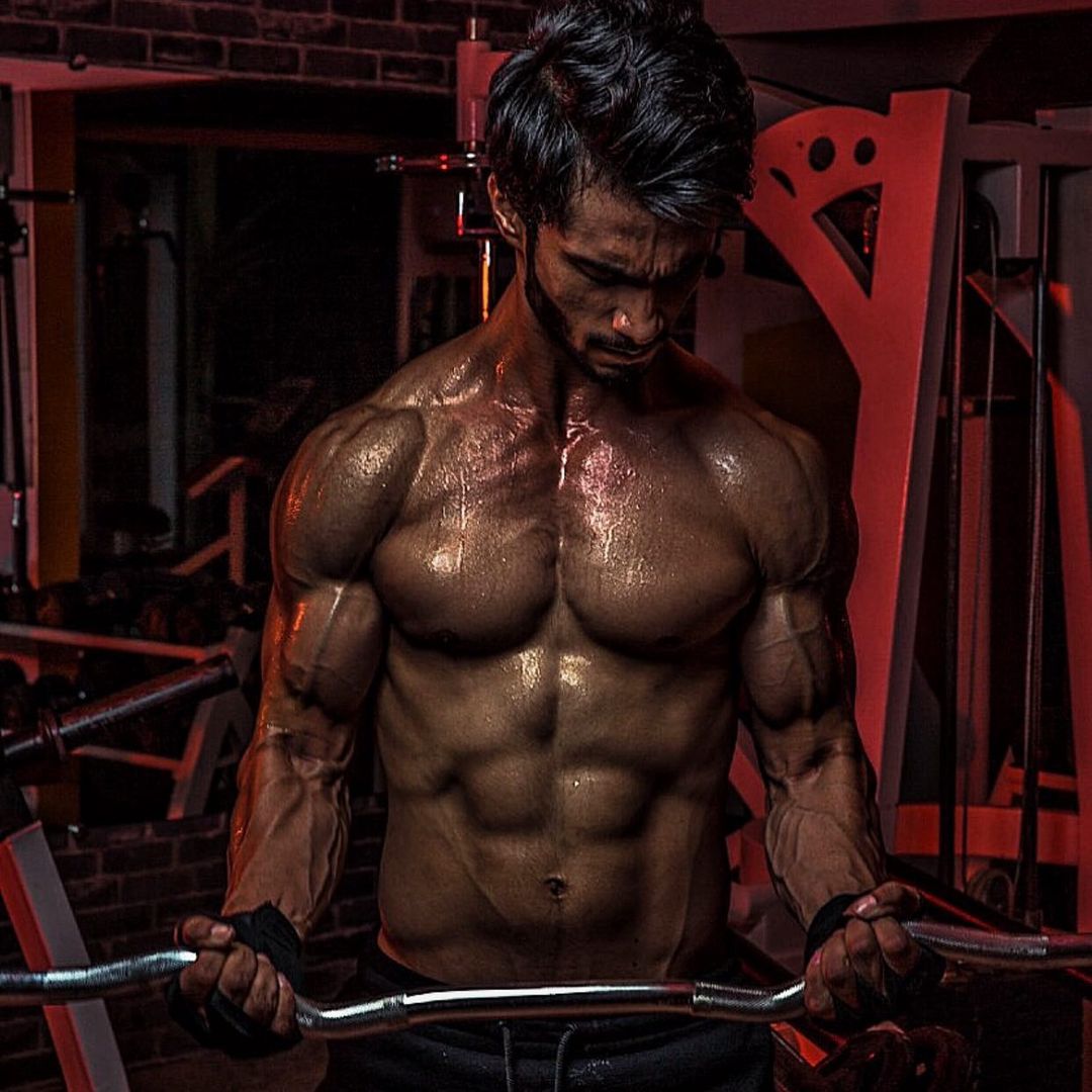 Raeed Muhammad Alam Giving Major Fitness Inspiration | Reviewit.pk