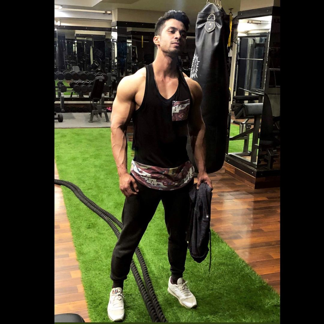 Raeed Muhammad Alam Giving Major Fitness Inspiration | Reviewit.pk