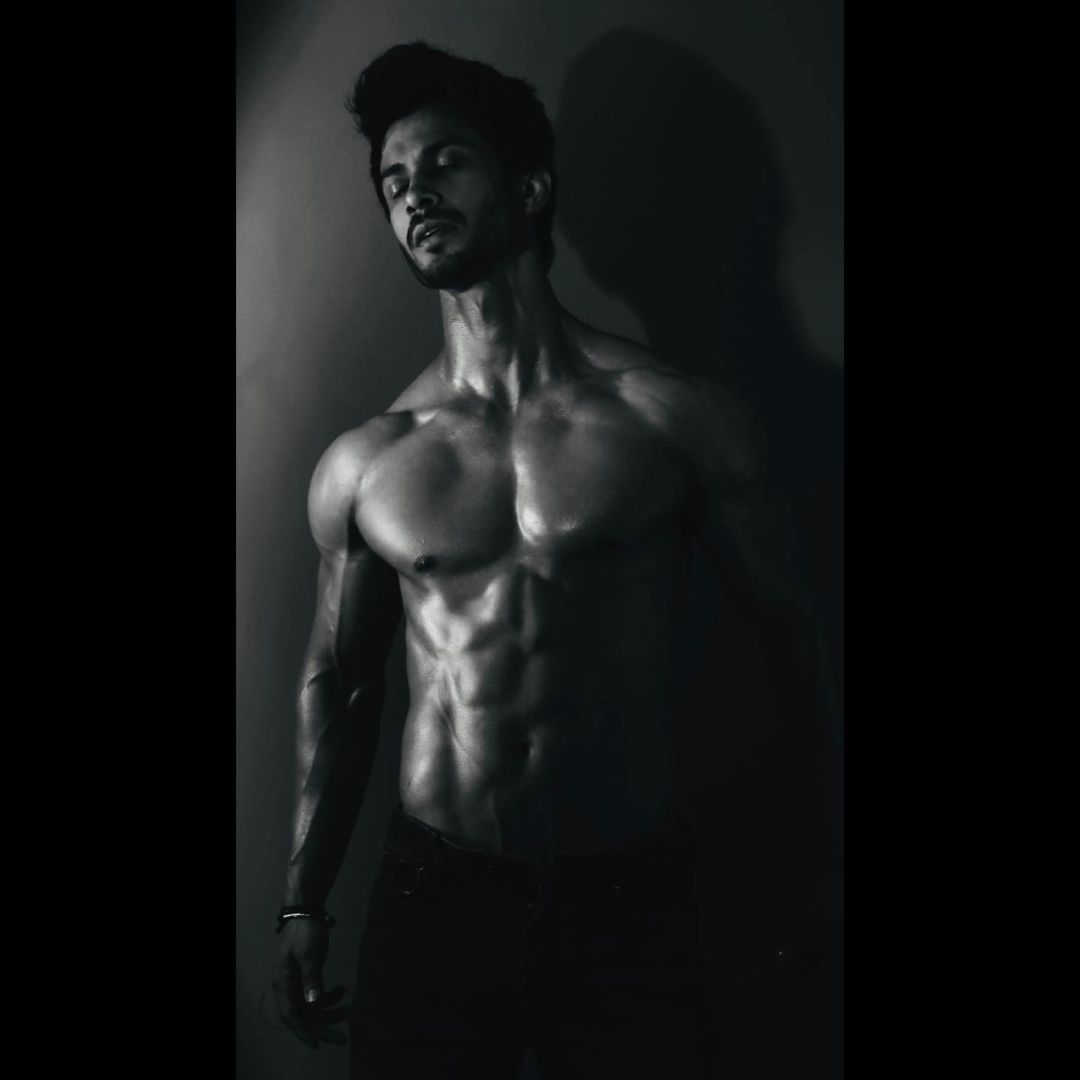 Raeed Muhammad Alam Giving Major Fitness Inspiration | Reviewit.pk