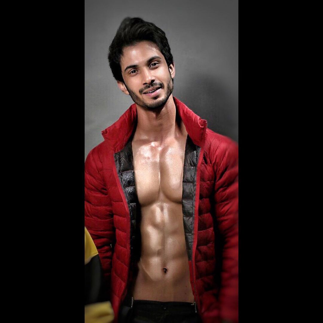 Raeed Muhammad Alam Giving Major Fitness Inspiration | Reviewit.pk